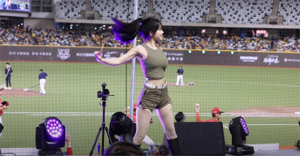 李多慧大巨蛋撐場SOLO！熱舞狂炸「PR99二頭肌」秒登PTT…網暈：又沒了｜四季線上4gTV