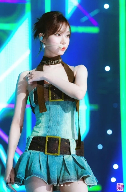 女團都愛這件！IU演唱會「牛仔洋裝」撞衫3女星 台幣3000內就能入手｜四季線上4gTV