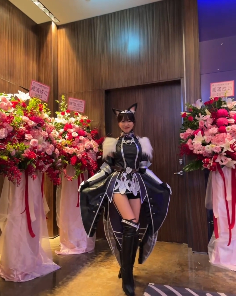 安芝儇Cosplay「暗黑小野貓」！累倒沙發「猛抬100公分美腿」洩絕對領域｜四季線上4gTV