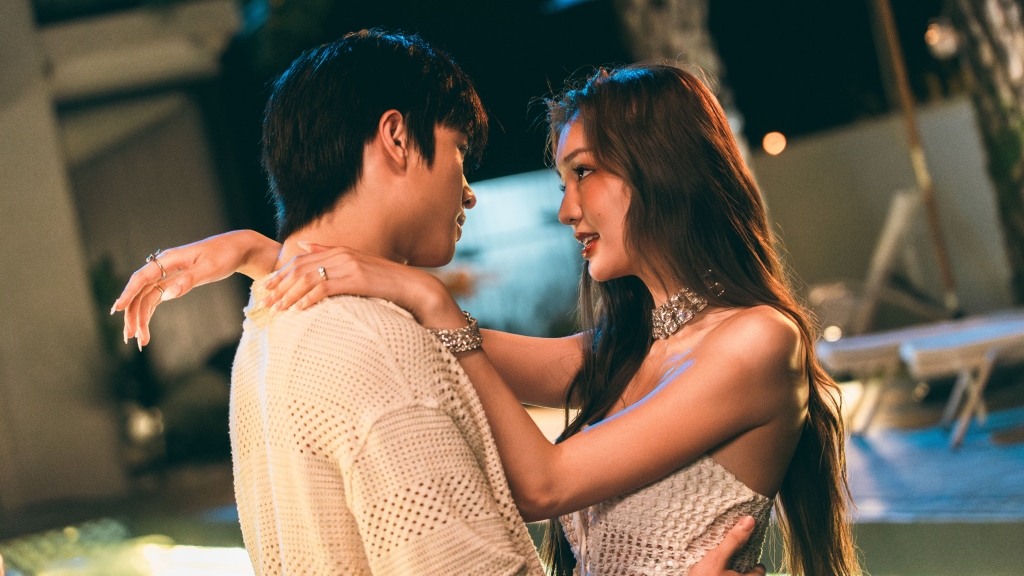 BL劇男神王碩瀚跨刀學霸師妹申力安MV 害羞緊張只敢「紳士手」搭肩｜四季線上4gTV