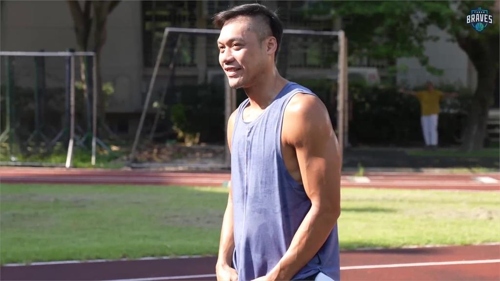 PLG（影）／42歲野獸身材超迷人！勇士操體能「肌情滿滿」網：請給攝影師加雞腿｜四季線上4gTV