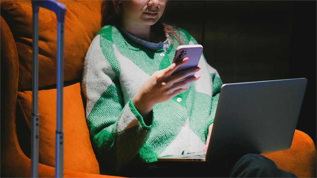 不說晚安了…YT直播「改說3字」他困惑！網揭用意「兩派戰翻」：就是不爽｜四季線上4gTV