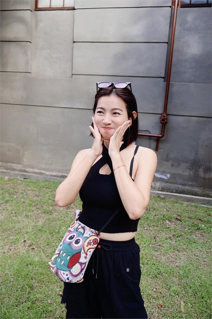 米可白狂炸「腰內肉」沒在怕！上身2條線「緊扛大U」真實身材全洩｜四季線上4gTV