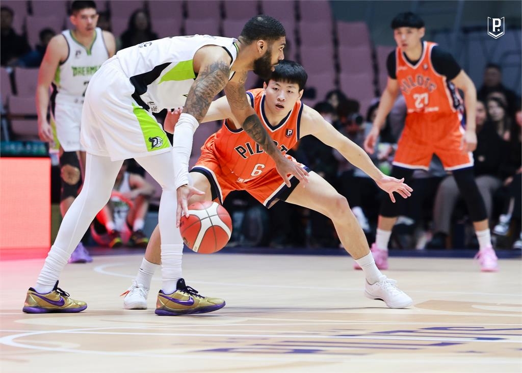 PLG球星點將錄6／本土後衛「鐵桶鎮」！飛行軍團爭冠年度 卡總體系開花結果｜四季線上4gTV