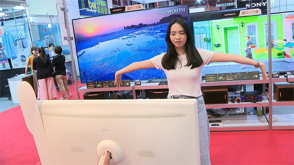 台北電器展！最小投影幕能放 電視可180度旋轉｜四季線上4gTV