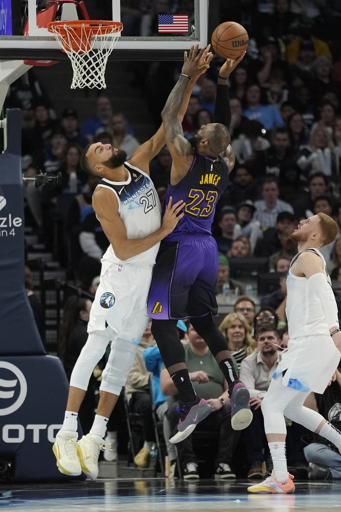 NBA(影)／老詹你累了嗎？3分球手感超冷 湖人客場慘遭灰狼狂電29分｜四季線上4gTV