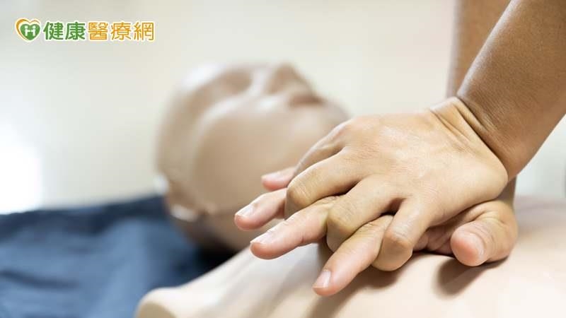 女性心臟驟停如何做CPR？會被當性騷擾？澳專家破解CPR迷思｜四季線上4gTV