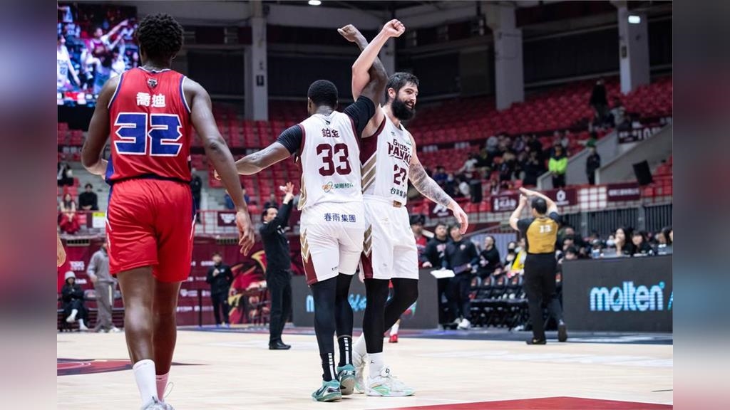 PLG(影)／獵鷹兩洋將鉑金和赤崁聯手攻下46分 主場110:86大勝鋼鐵人過好｜四季線上4gTV