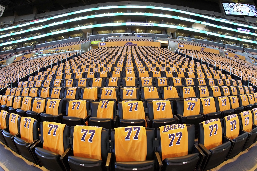 NBA(影)／超壯觀！唐西奇湖人首戰先發 進場每人送一件湖人77號球衣｜四季線上4gTV