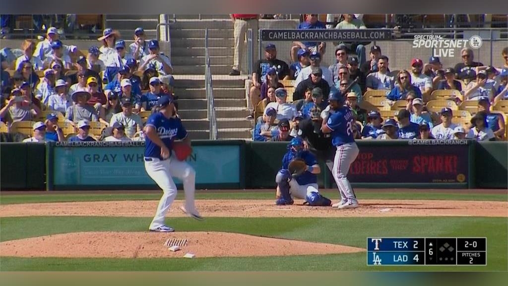 MLB(影)／百多年棒球史上難得一見! 護網當英雄接住斷棒保護球迷｜四季線上4gTV